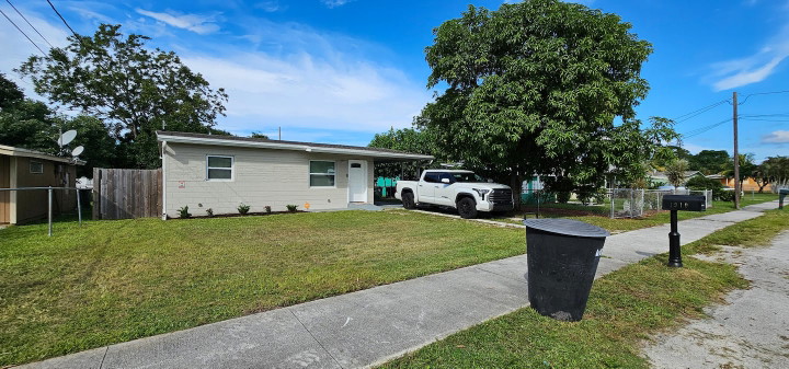 Gorgeous 3br House With Large Private Fenced Yard! - Fort Pierce, FL