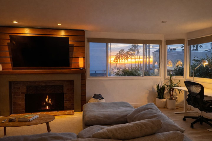 Sunset Loft | Ocean Views | Golden Hour Glow - Santa Monica, CA