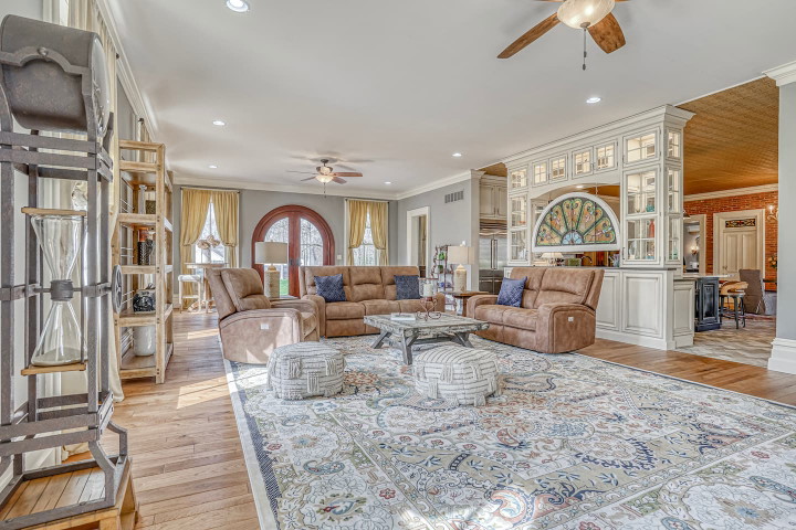 Historical 5-bedroom Home 30 Mins From Norte Dame - Middlebury, IN