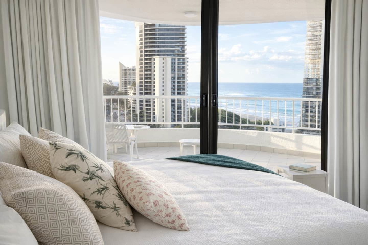Spacious Living With Ocean Views - Gold Coast
