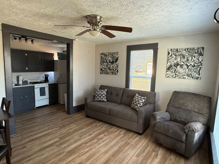 Cozy One Bed/one Bath Duplex - Salina, KS