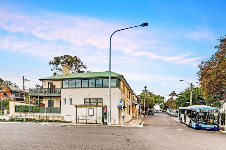 Rare & Stunning Sydney Harbour Bridge Views - 1br. - Crows Nest