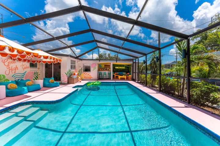 Heated Pool Mini Golf Bar Game Room - Clearwater, FL