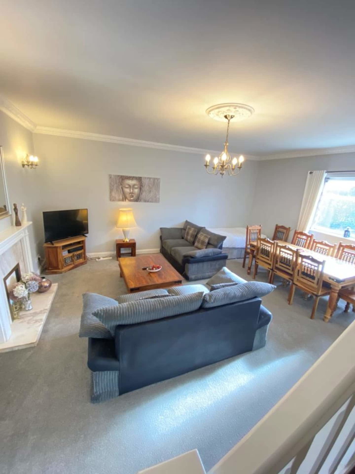 Minutes From M1j 30, Free Off Road Parking. - Chesterfield