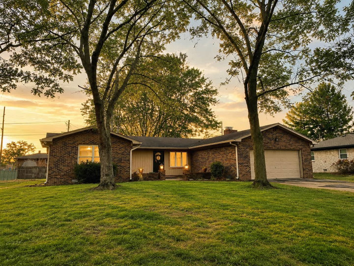 Rustic Chic In Charming Center Grove | Yard | 4br - Greenwood, IN