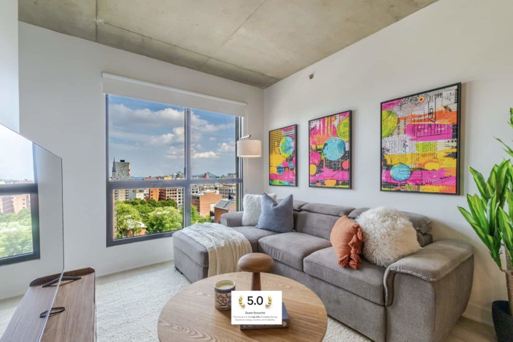 Skyline Luxury Retreat | Free Parking - 