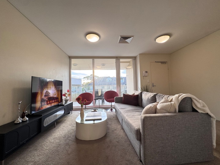 Comfortable 2-br Chatswood Pad With Free Parking - North Sydney