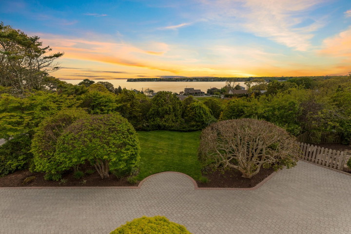Best View + Putting Green + Private Beach - The Hamptons, NY