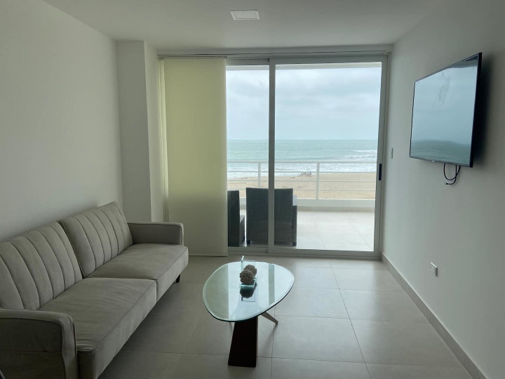New Waterfront Apartment - Playas