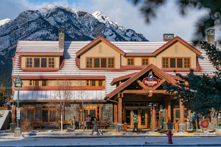 Inviting 2 Queen Room W/ Balcony | Sauna & Hot Tub - Banff