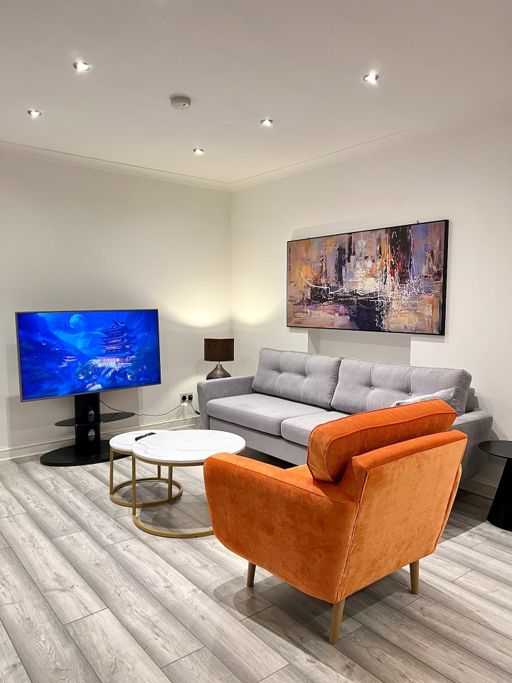 Luxury Home In Prime Locationsteps From Woodgreen - London, UK