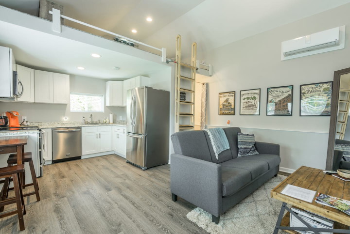 New Studio! Foam Bed, Hot Tub, Close To Downtown! - Knoxville, TN