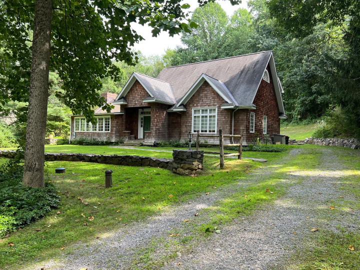 Spacious Lake Home For Peace And Relaxation - Bedford, NY