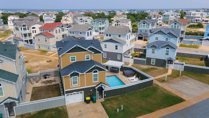 Dog Friendly Gorgeous Corolla Home Pool & Hot Tub - Corolla, NC