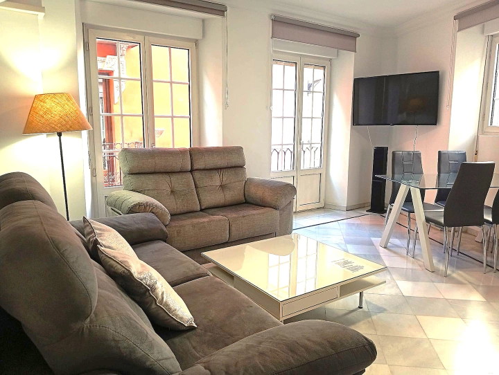Apartment In Downtown And Free Garage In The Same Location. - Granada