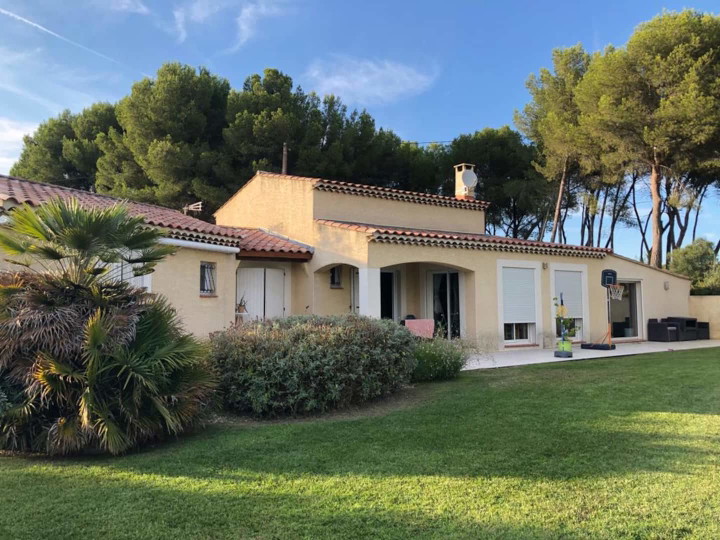 Beautiful Villa With Pool And Landscaped Garden - Velaux