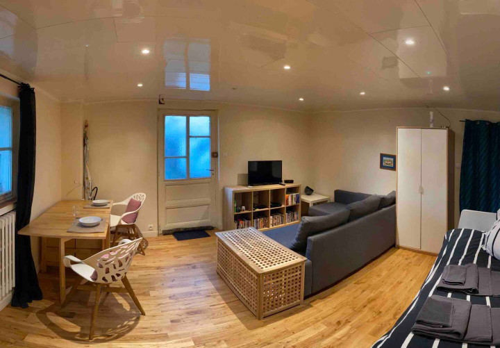 Studio Et Terrasse Sous Le Figuier.
Studio + Patio - Grenoble