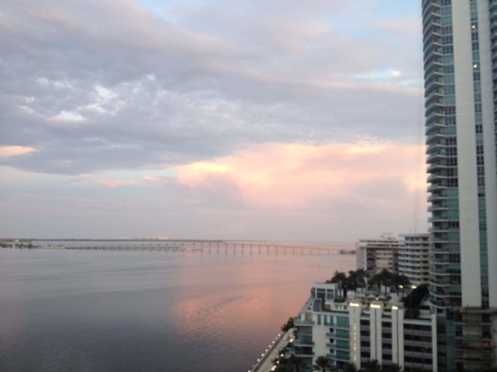 Brickell Bay Full Water Views + Parking - Miami Beach