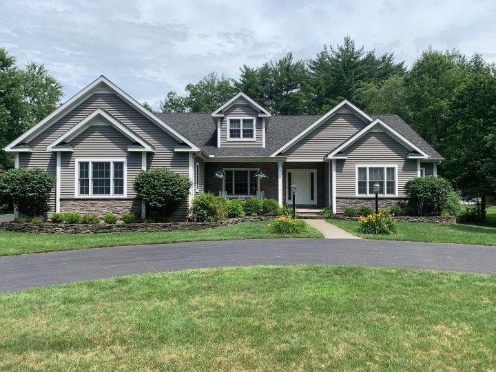 Entire Home In Saratoga Springs Minutes To Track! - Saratoga Springs, NY
