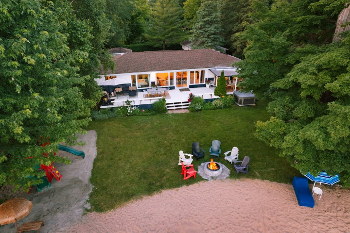 Luxury 5br Lakefront Sandy Beach Hot Tub Sauna - Kawartha Lakes