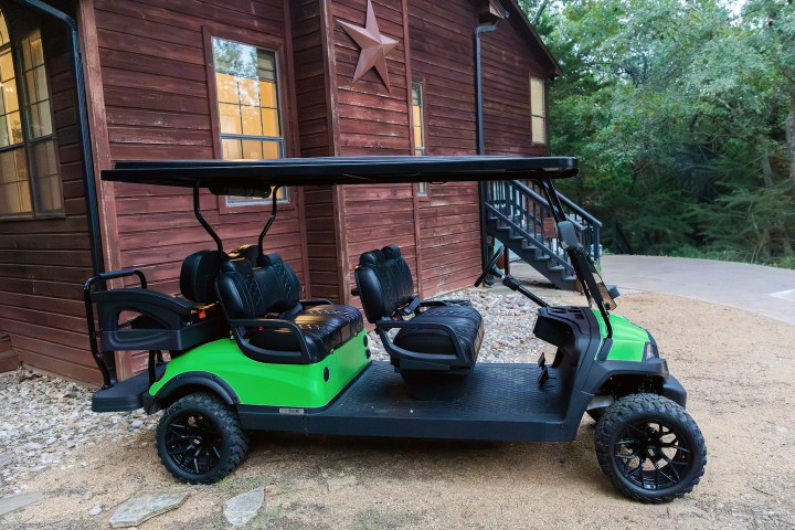 Wooded Escape W/ Golf Cart, Hot Tub, & Game Room! - Lake Texoma