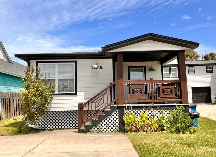 Sunshine Shack - 2 Bedroom, In-town, Dog Friendly, Near The Beach! - Port Aransas, TX