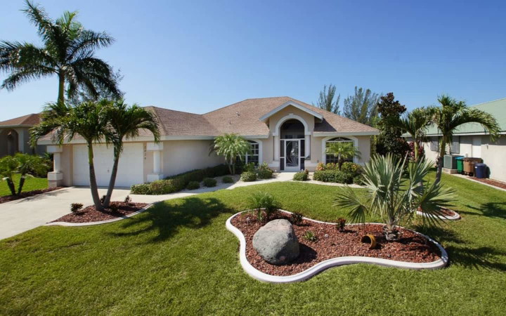Moderne Luxusvilla In Südlage Am Kanal Mit Bootslift -Southern Exposure - Cape Coral, FL