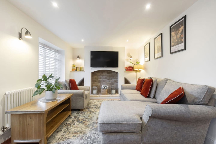 Charming Two Bedroom Apartment In Fairview - Winchcombe