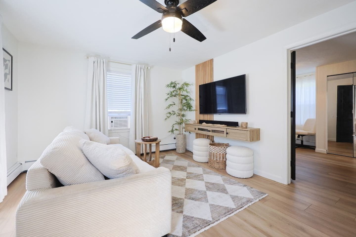 Renovated Lakefront 5br Sunsets Sleeps 10-12 - Worcester, MA