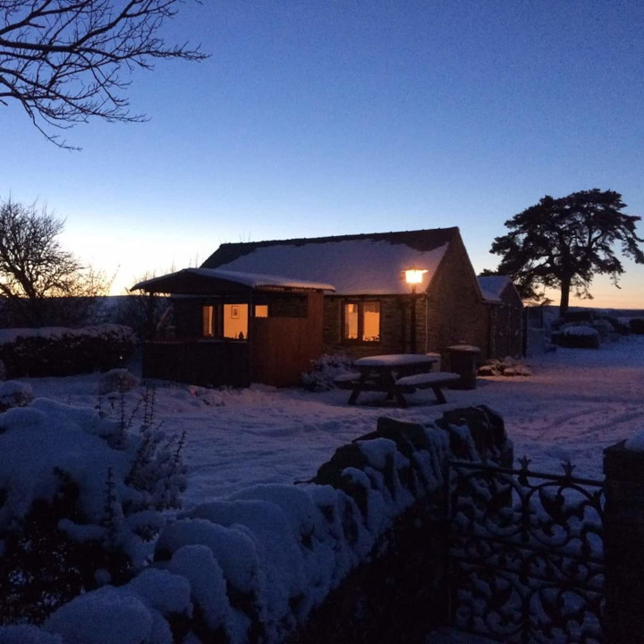 Cosy Country Cottage With A Private Hot Tub - Llangollen