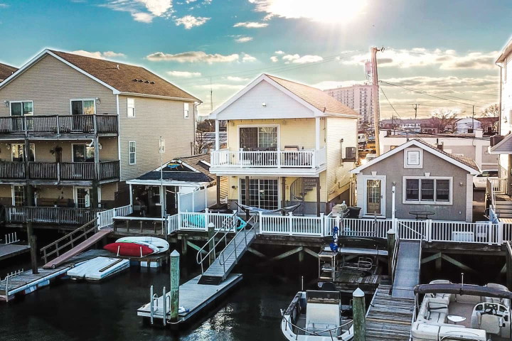Cheerful 1 Bedroom House With Hot Tub And Dock - Atlantic City, NJ