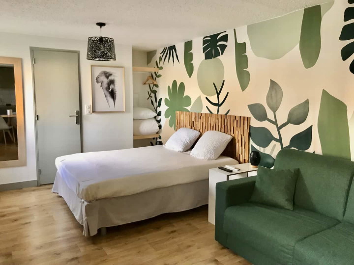 Cit'hotel - Appartement Jungle - Corbeil-Essonnes