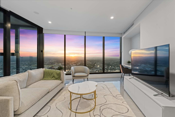 Sky-high Beach Escape | Pool, Sauna, River Views - Gold Coast