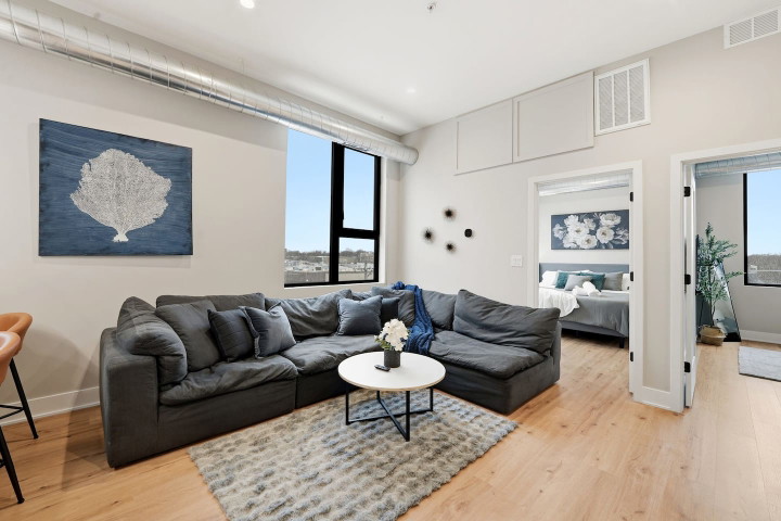 Edgewater Apt With Free Parking, Gym, City Living - Evanston, IL