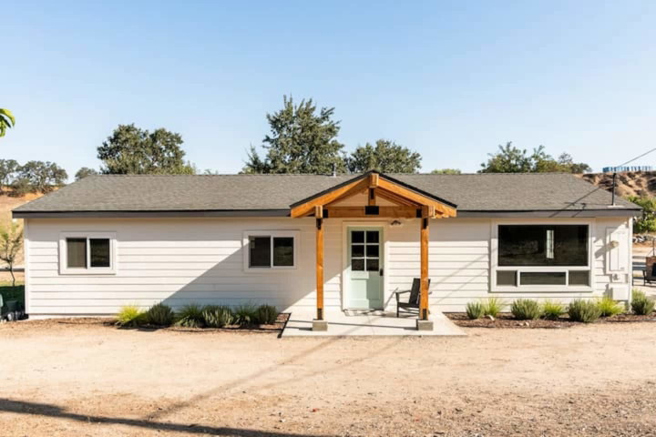 The Farmhouse On Union Road Wine Trail - Paso Robles, CA