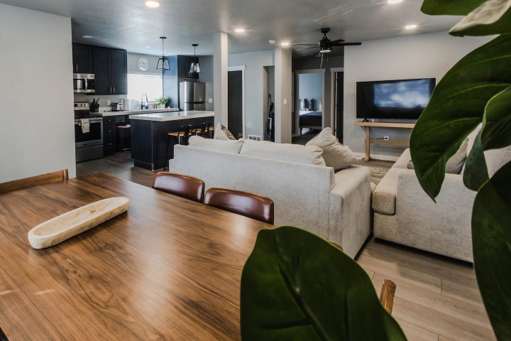 Sleeps 10: Near Weber State/ Hill Airforce Base - Ogden, UT
