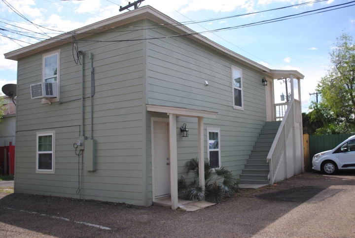 Cozy & Efficient Unit- Upstairs - Harlingen, TX