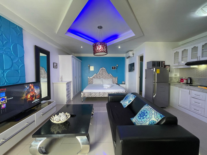 Blue Studio @ Kandi Grosvenor - Angeles