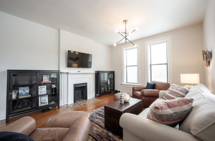 Urban 2br/2ba Apt W/ 1 Free Parking Spot 2 Miles To Lucas Oil - Indiana (State)
