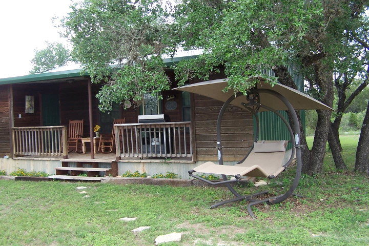 Lil Cowboy Cabin On The Corner - Utopia, TX