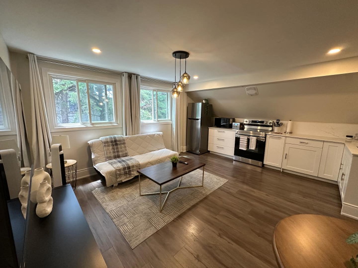 The Crown Suite - Orangeville
