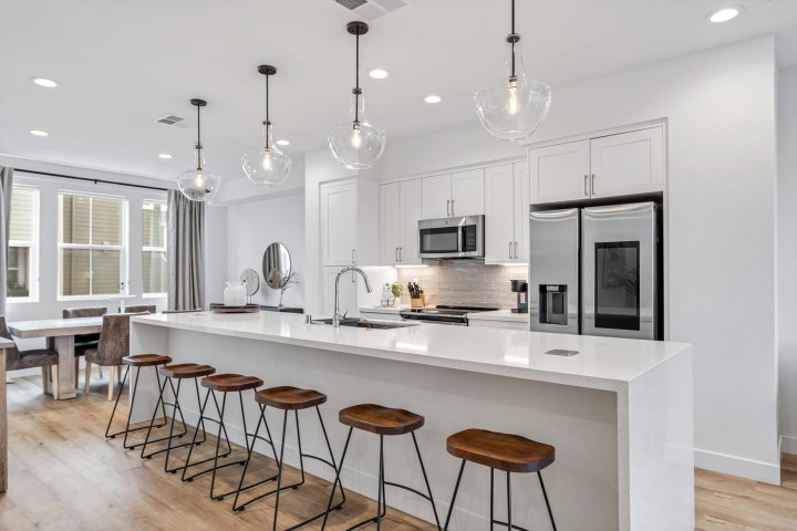 Modern Fully Furnished Home - Santa Rosa, CA