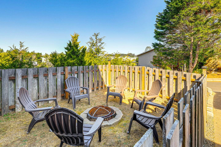 Coastal Oregon Home: Walk To Dock! - Newport, OR