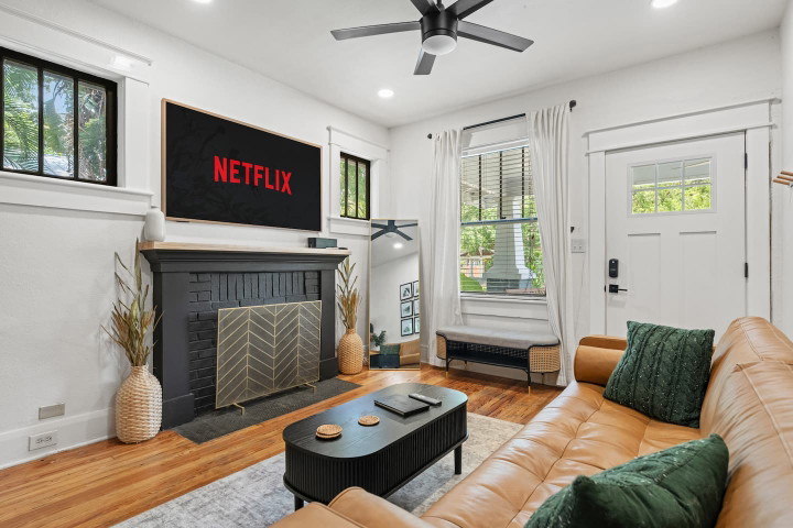 Chic Bungalow 2br Near Downtown, Zoo, Bush Gardens - Tampa, FL