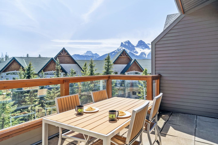 Rockies 2br Penthouse W/ Hot Tub, Pool + Mtn Views - Alberta