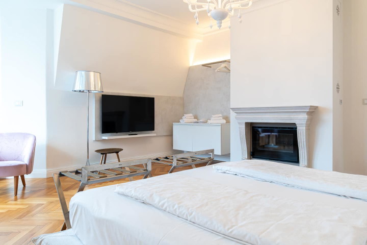 Luxury & Privacy, 3 Double Rooms, Garage - Tirolo