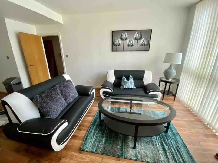 Central Modern 1 Bedroom Apartment With Parking - Glasgow