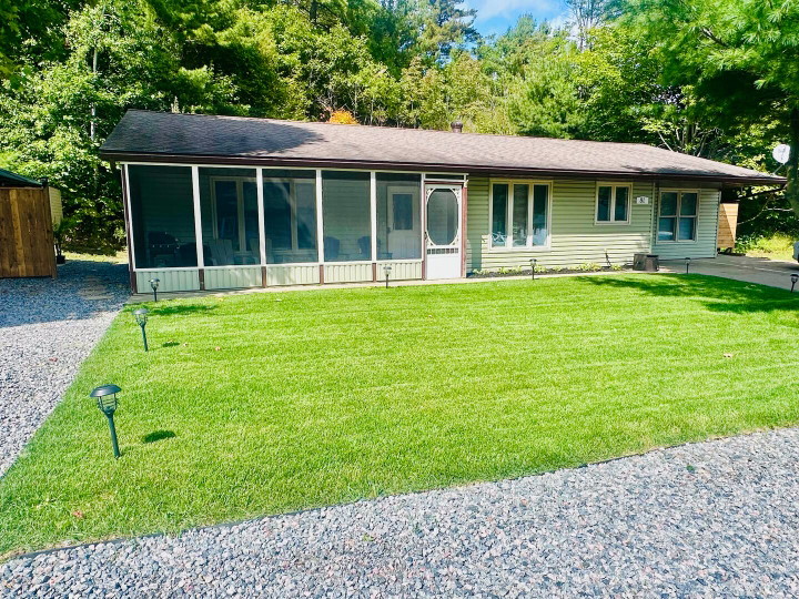 Renovated 3 Bedroom Home In The Heart Of The Town! - Parry Sound