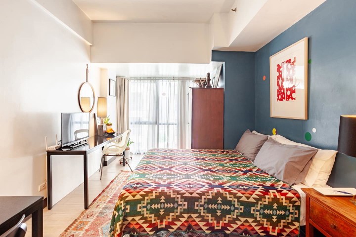 Home By The Park In Salcedo Village Makati - Taguig