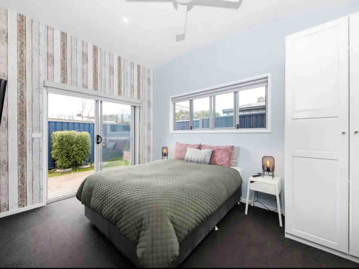 Inner City Luxury Big 2br 2ba House | Secure Yard - Canberra